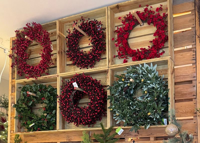 How to Choose the Right Size Holiday Wreath for Your Door - Door Store ...